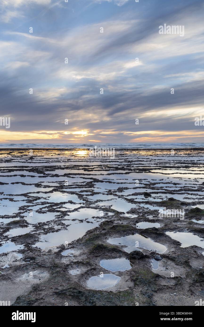 Rocky tide pools hi-res stock photography and images - Alamy