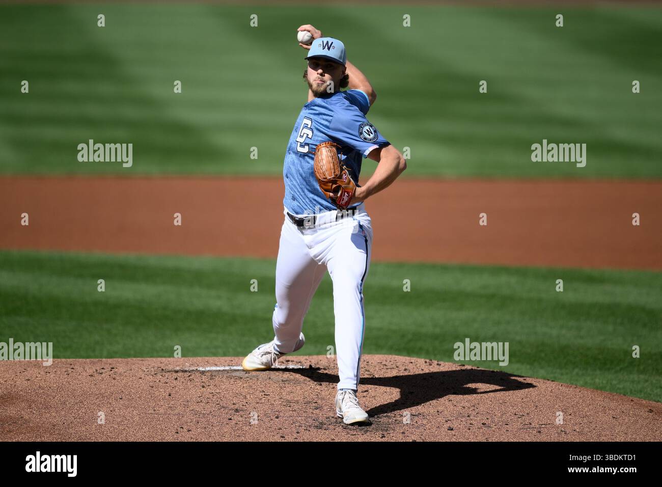 Washington Nationals starting pitcher Jake Irvin (27) in action during ...