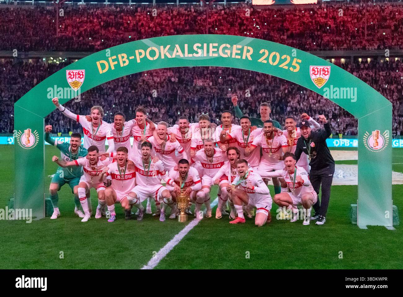 Berlin, Deutschland. 24th May, 2025. Mannschaftsbild DFB-Pogalsieger ...