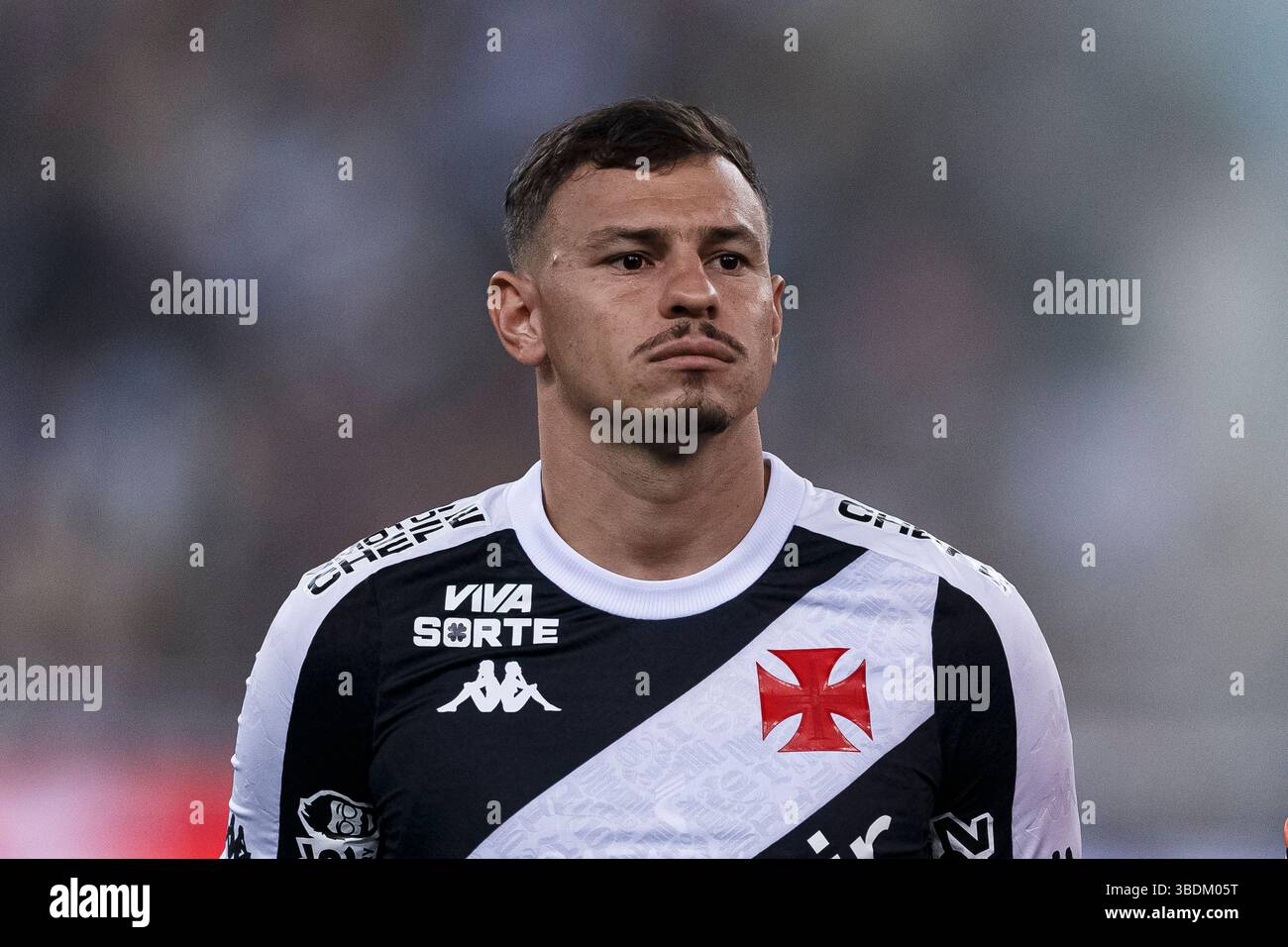 RIO DE JANEIRO, BRAZIL - MAY 24: Hugo Moura of Vasco getting into the ...