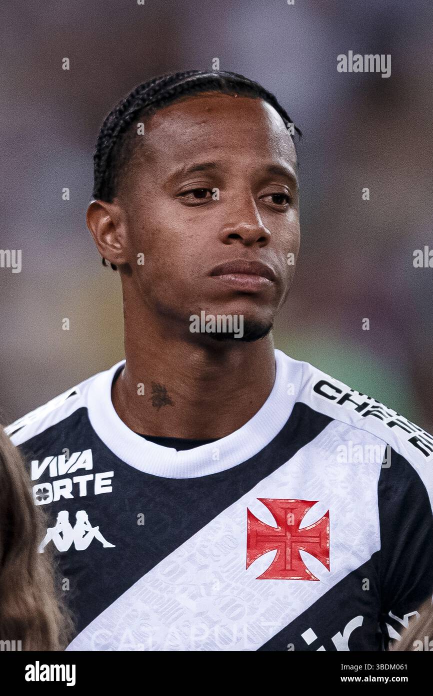 RIO DE JANEIRO, BRAZIL - MAY 24: Danilo Neves of Vasco getting into the field during the ...