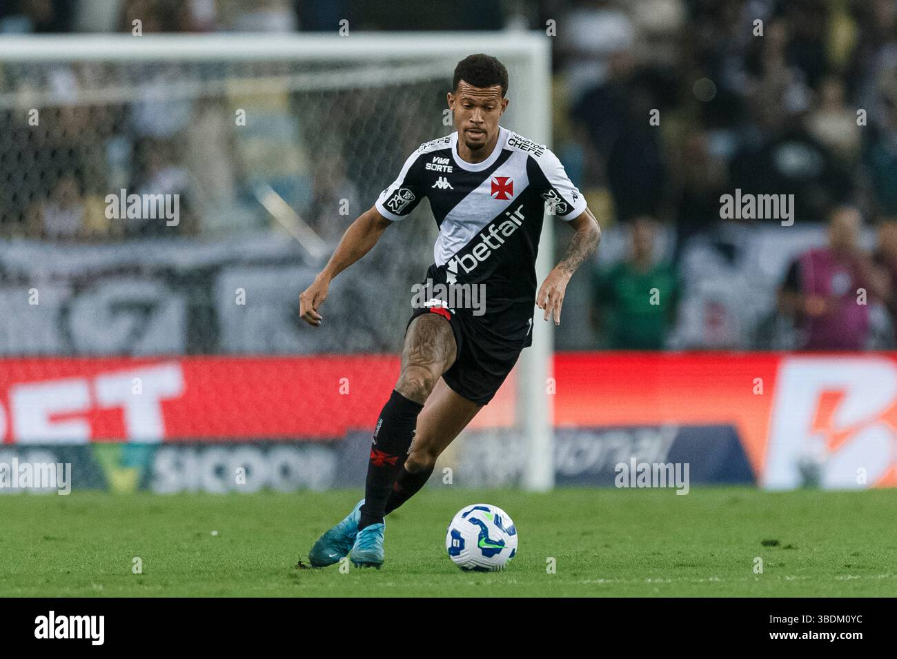 Rio De Janeiro, Brazil. 24th May, 2025. RIO DE JANEIRO, BRAZIL - MAY 24: João Victor of Vasco in ...