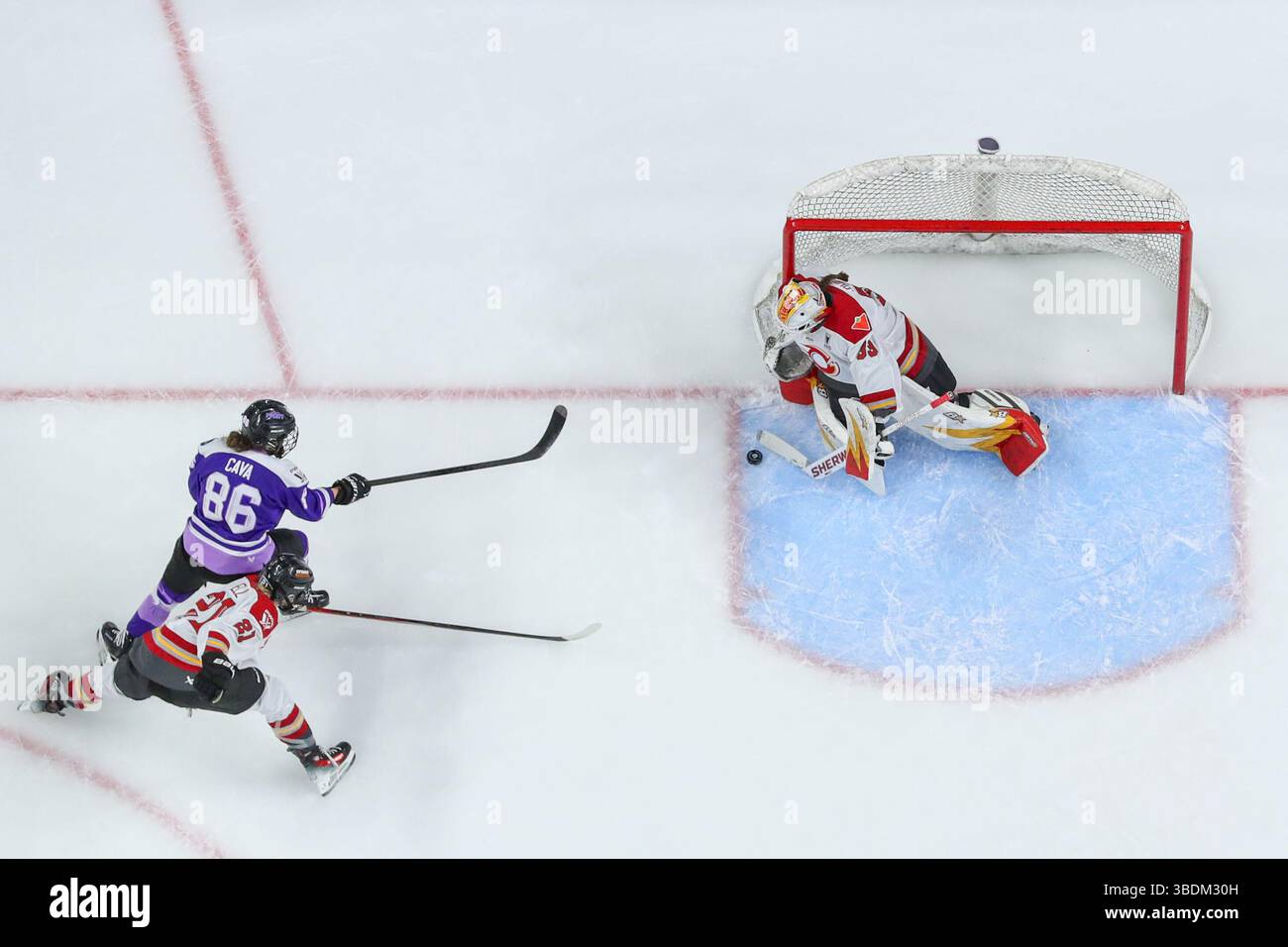 May 24th, 2025: Ottawa Charge goalie Gwyneth Philips (33) makes a save ...