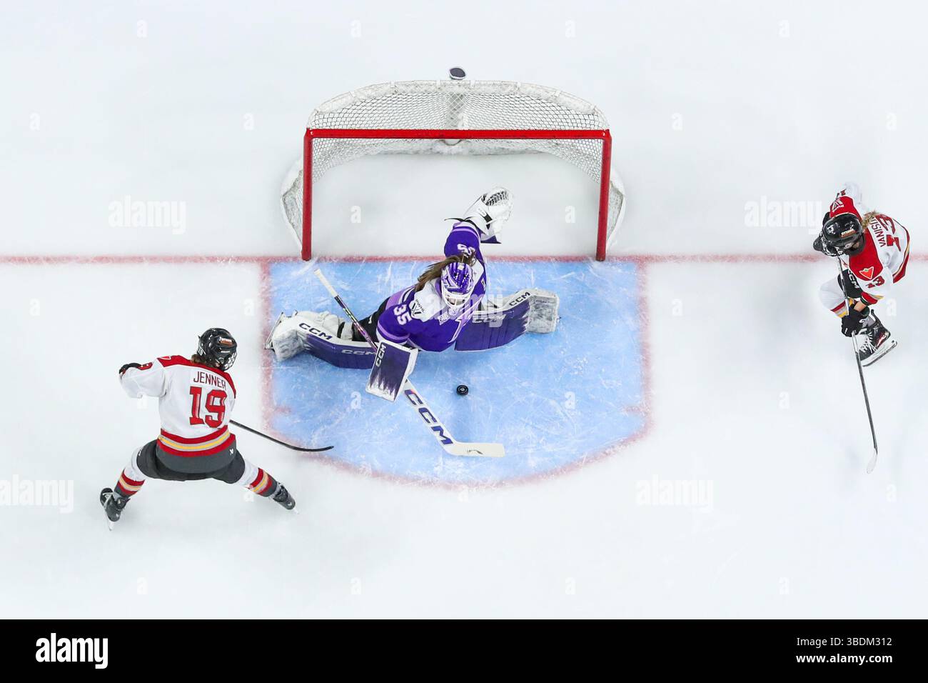 May 24th, 2025: Minnesota Frost goalie Maddie Rooney (35) makes a ...