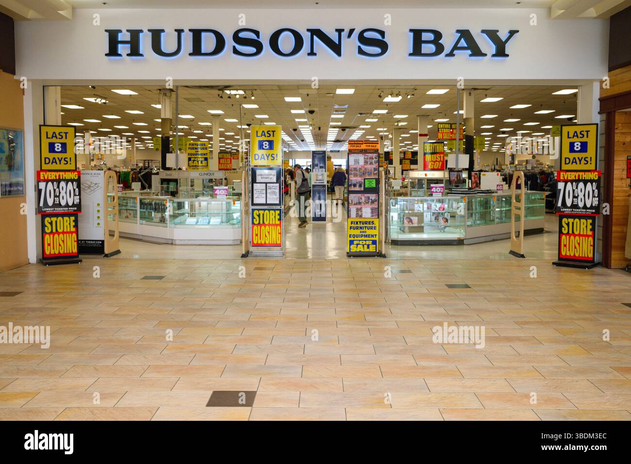 The Hudson's Bay closing sale at Village Green Shopping Centre in ...