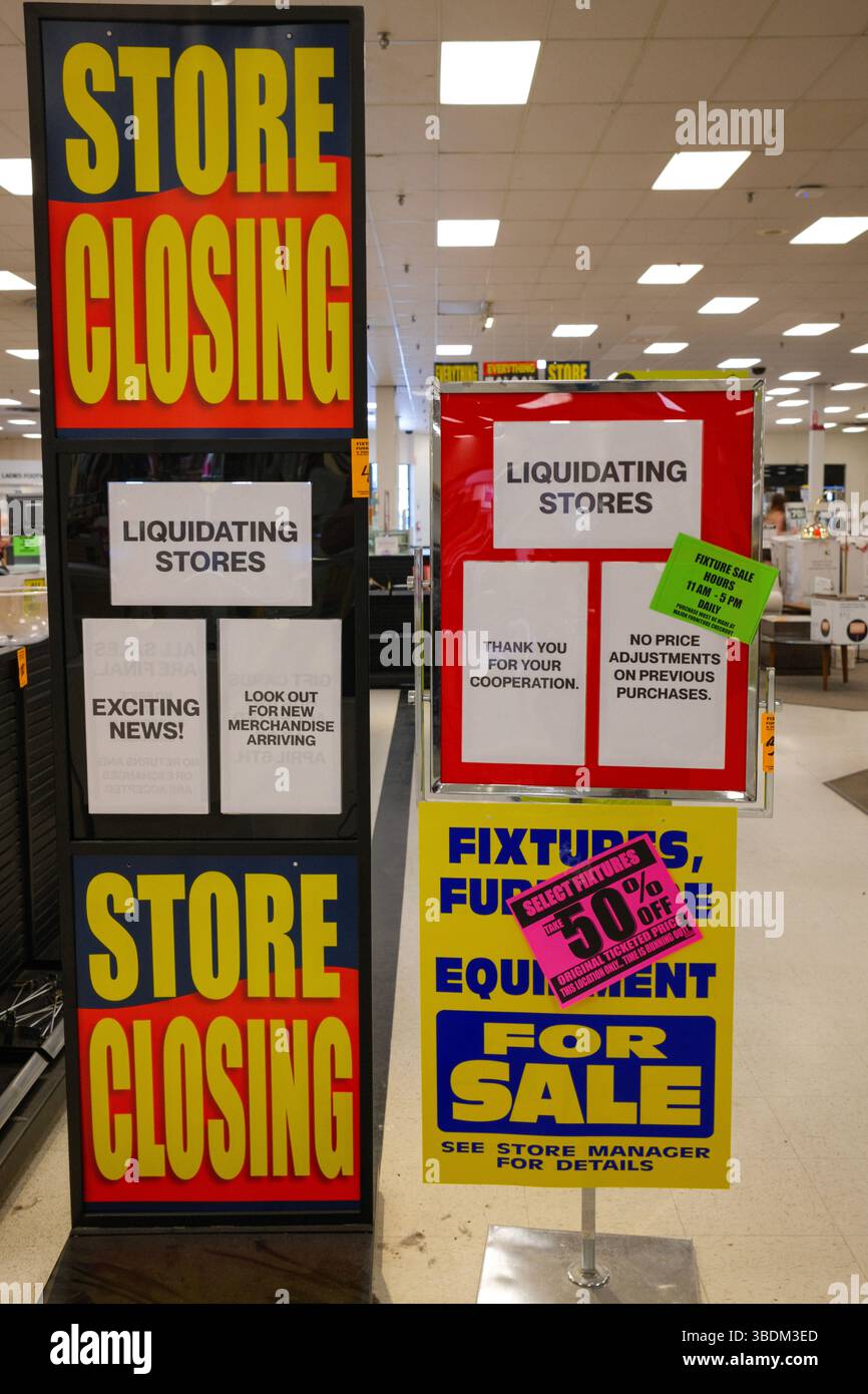 Store Closing signs at The Hudson's Bay at Village Green Shopping ...