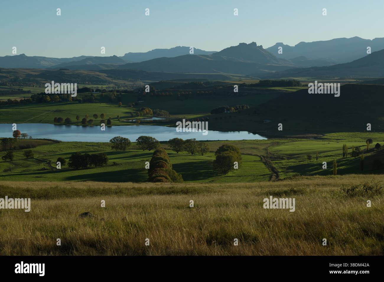 Amazing countryside of the Drrakensberg foothills, adventure travel ...