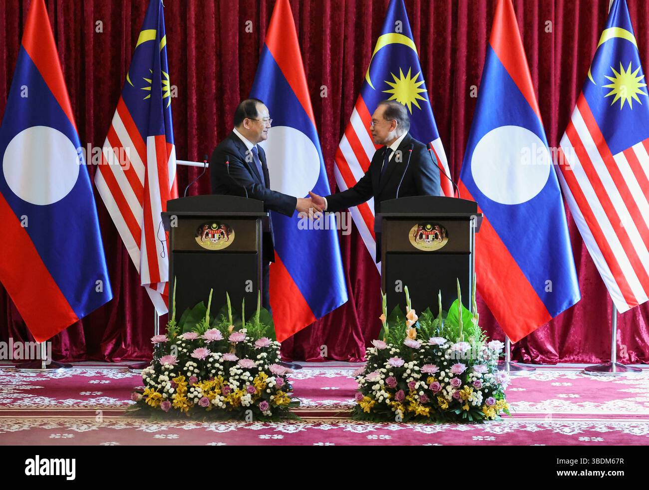Malaysian Prime Minister Anwar Ibrahim, right, and Laotian Prime ...