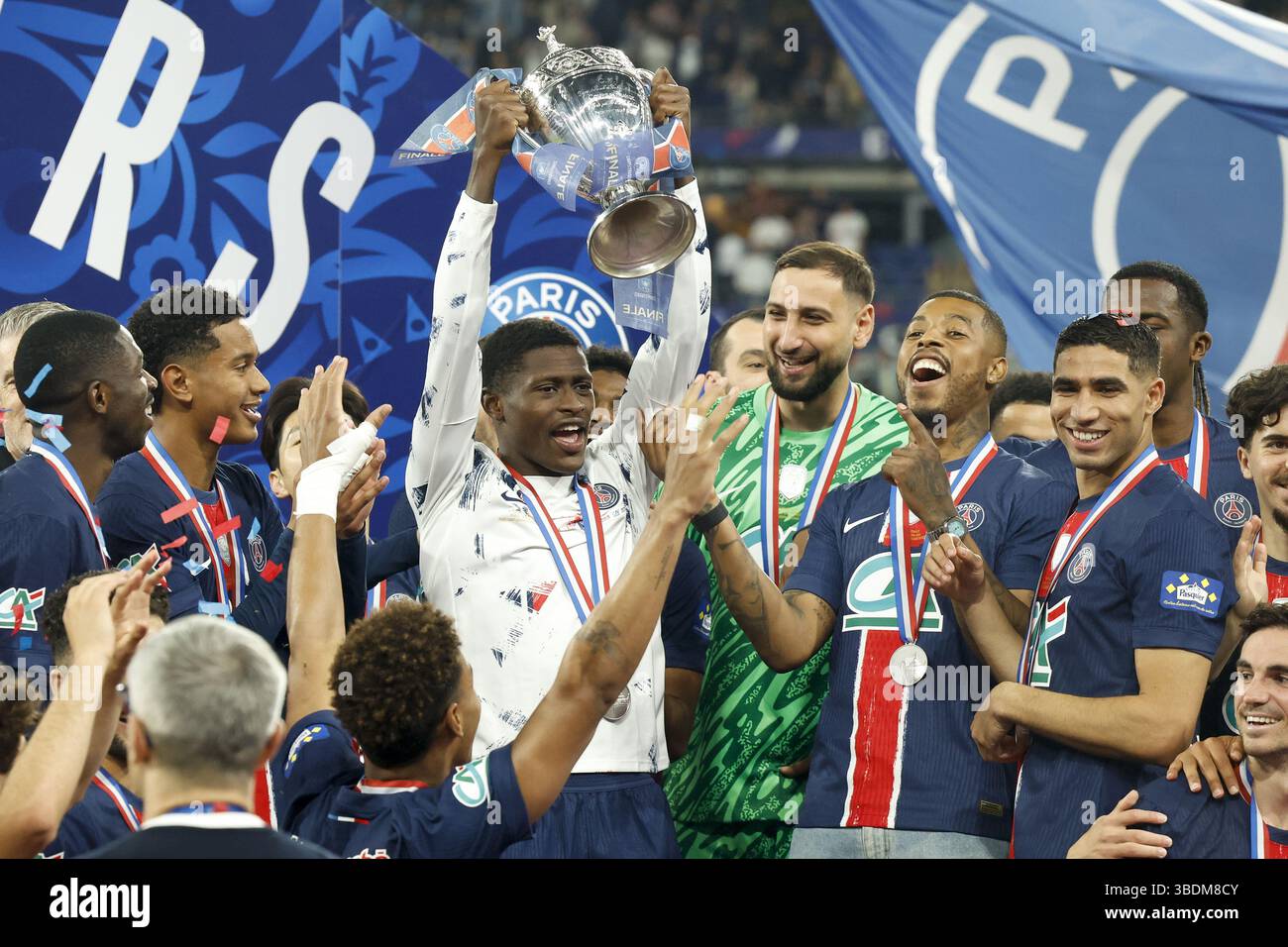 Nuno Mendes of PSG and teammates celebrate the victory following the ...