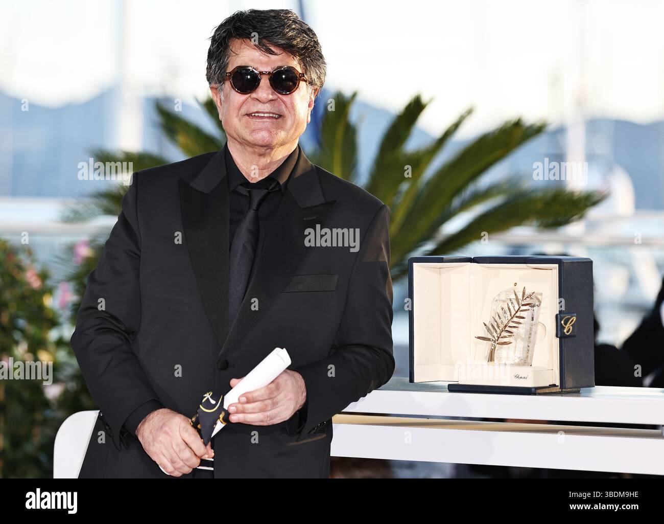 Cannes, France. 24th May, 2025. Iranian director Jafar Panahi poses with the trophy during a ...