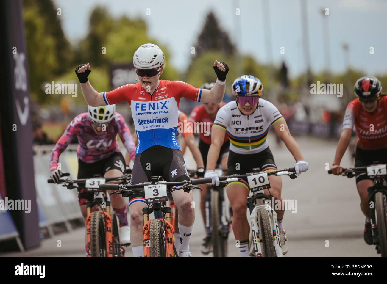 Elite women uci mtb world cup hi-res stock photography and images - Alamy