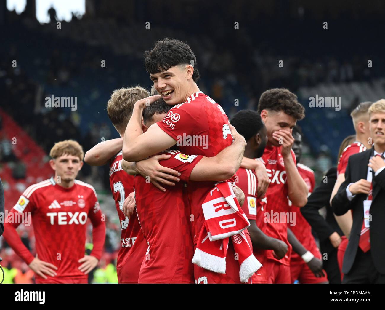 Aberdeen celebrations jack milne hugs captain graeme shinnie hi-res ...