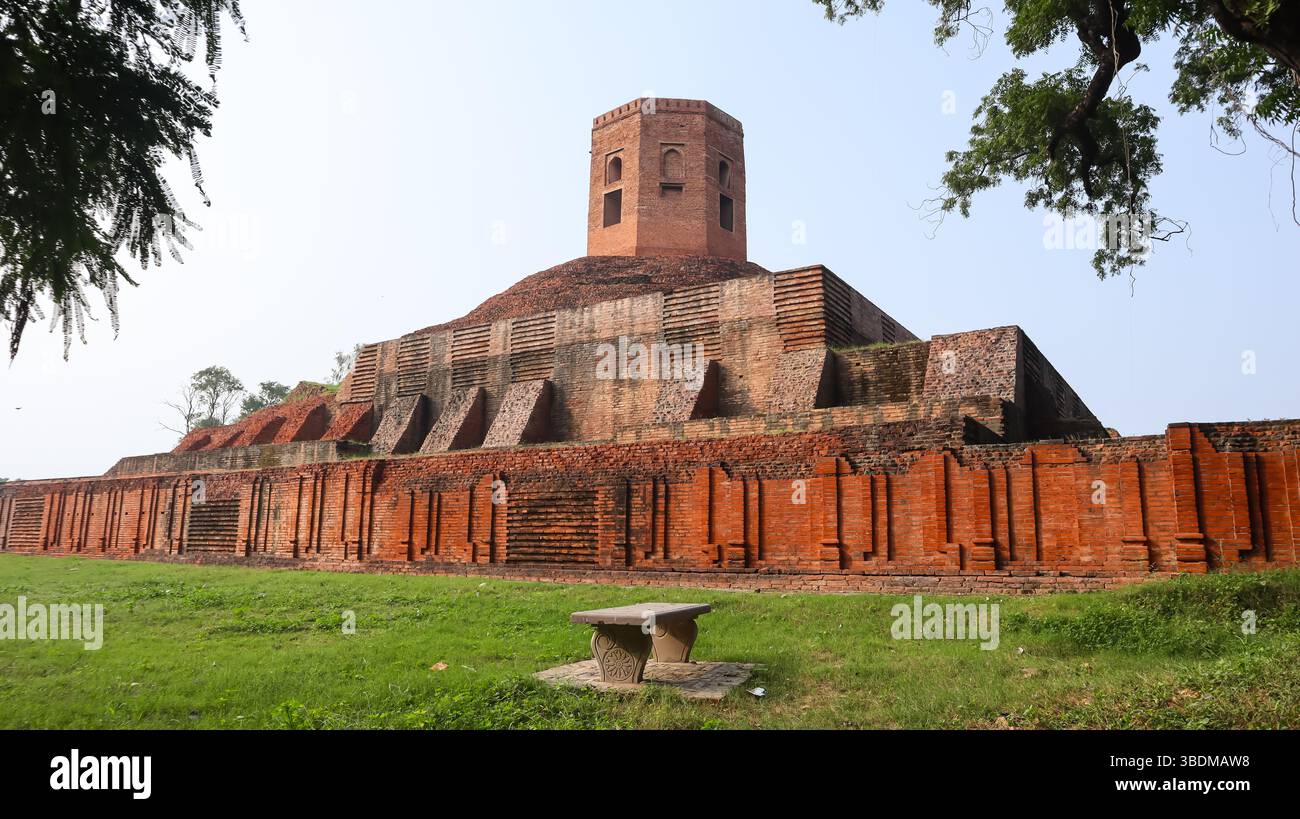 India, Uttar Pradesh, Varanasi, Sarnath, Chaukhandi Stupa, Ancient ...