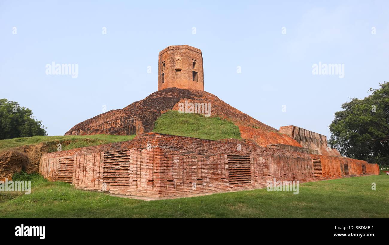 India, Uttar Pradesh, Varanasi, Sarnath, Chaukhandi Stupa, Ancient ...