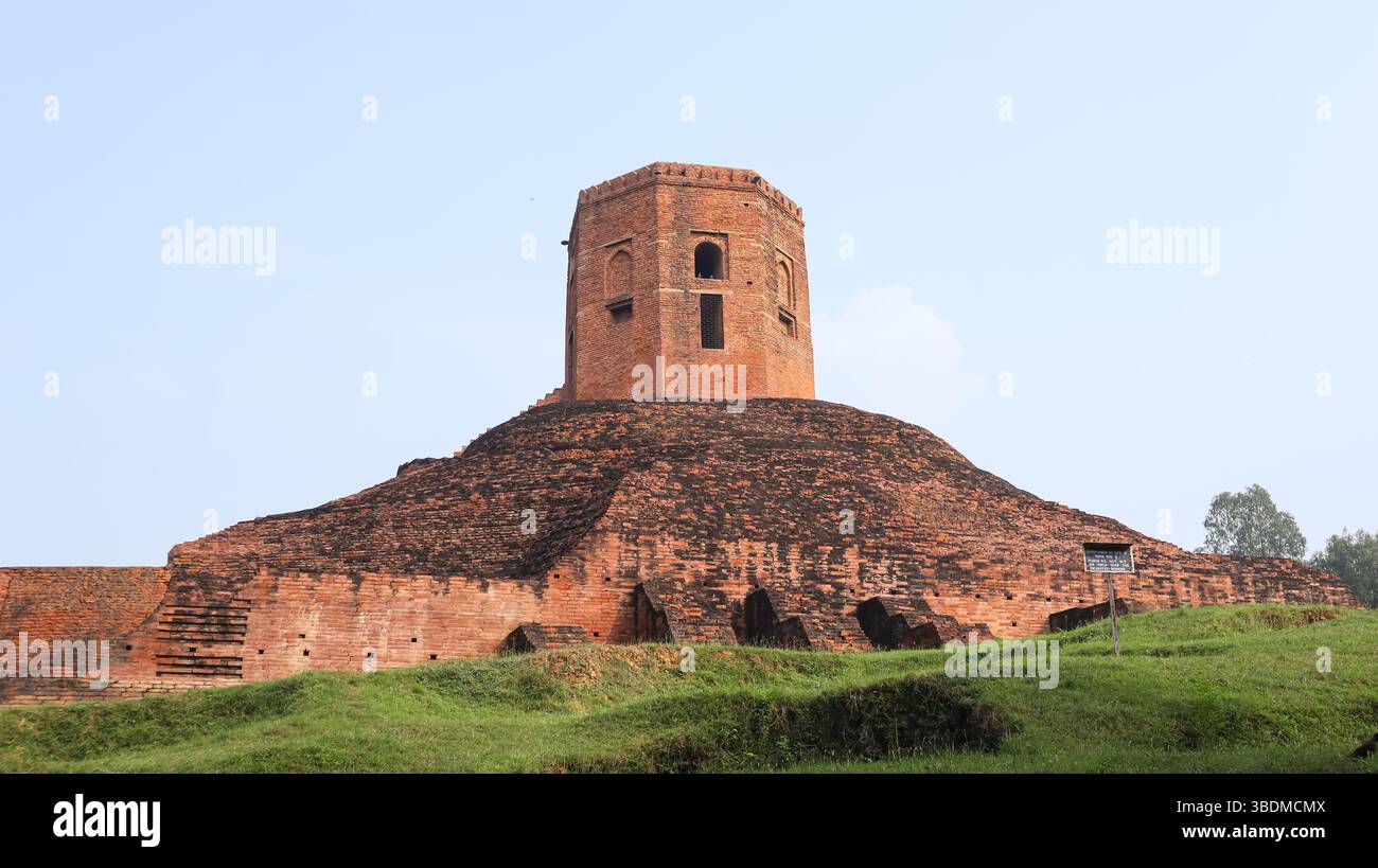 India, Uttar Pradesh, Varanasi, Sarnath, Chaukhandi Stupa, Ancient ...