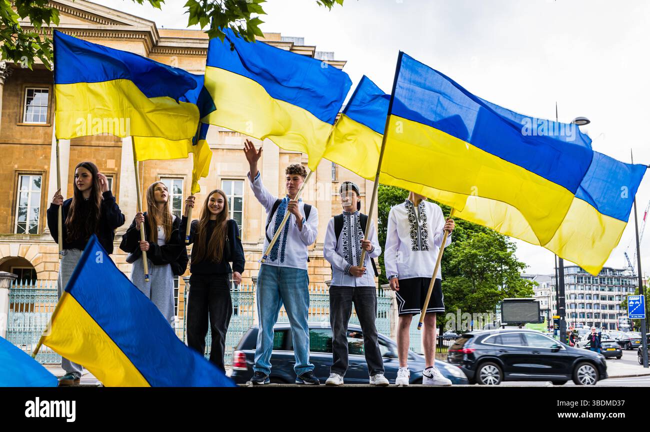 London, UK. 24 May 2025. Ukraine protest Credit: janos molnar/Alamy ...