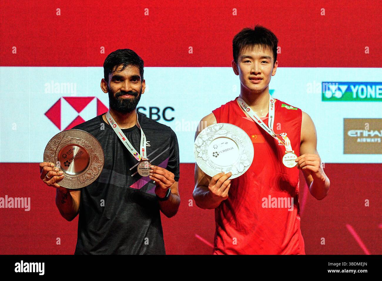 China's Li Shi Feng, right, poses with second placed India's Srikanth ...