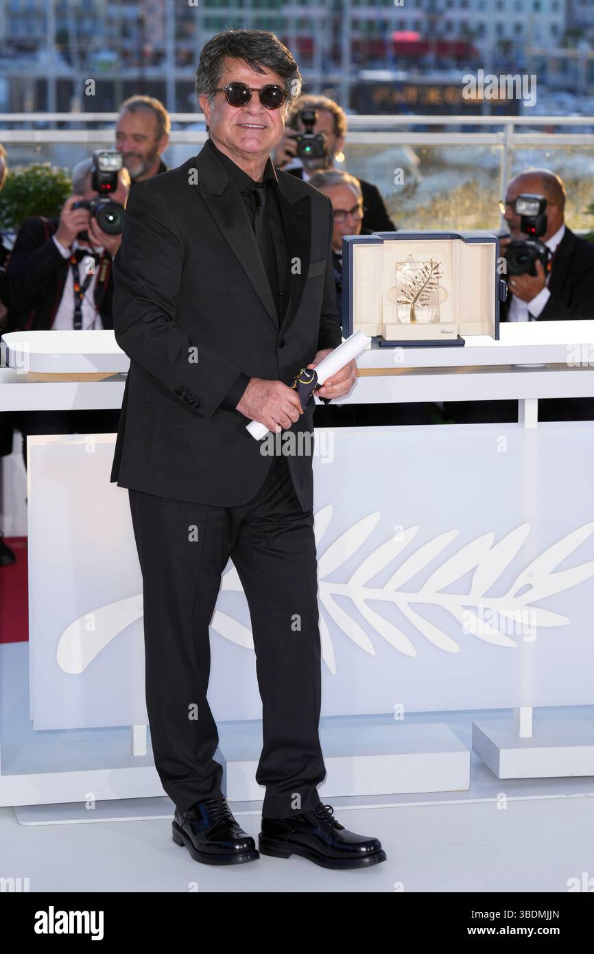 Cannes, France. 24th May, 2025. Jafar Panahi poses with the Palme D'Or ...