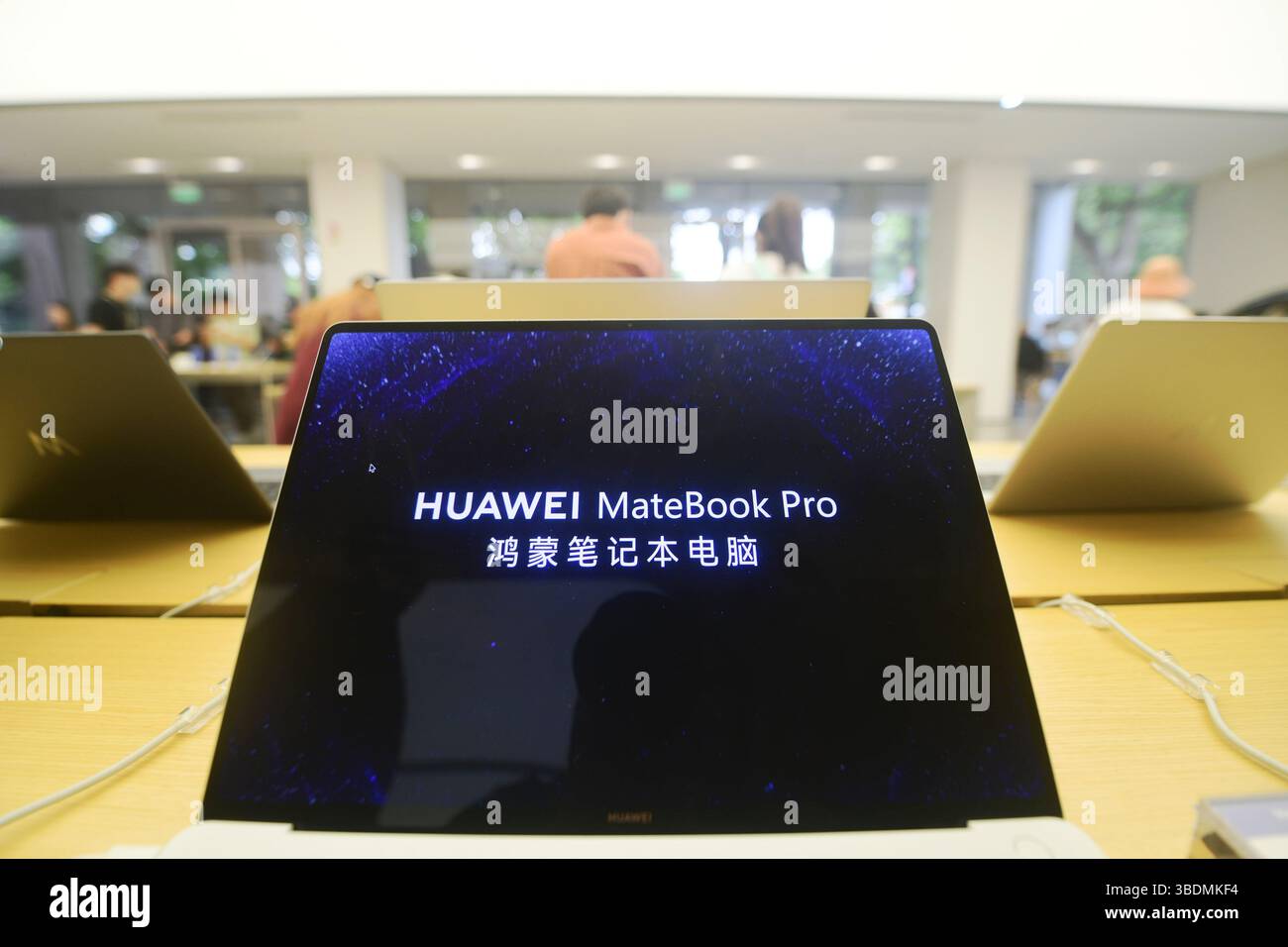 HANGZHOU, CHINA - MAY 25, 2025 - Customers experience the HarmonyOS MateBook Pro computer ...