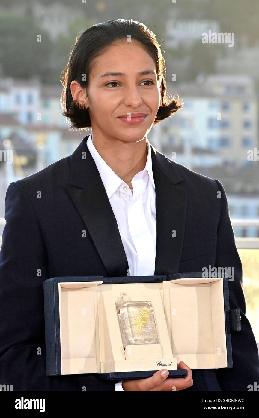 Nadia Melliti mit dem Preis für die beste Darstellerin in La petite ...