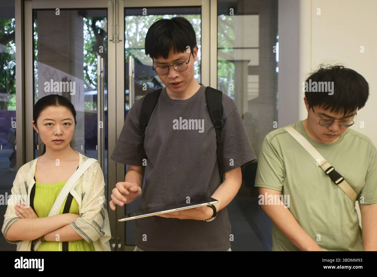 HANGZHOU, CHINA - MAY 25, 2025 - Customers experience the HarmonyOS MateBook Pro computer ...