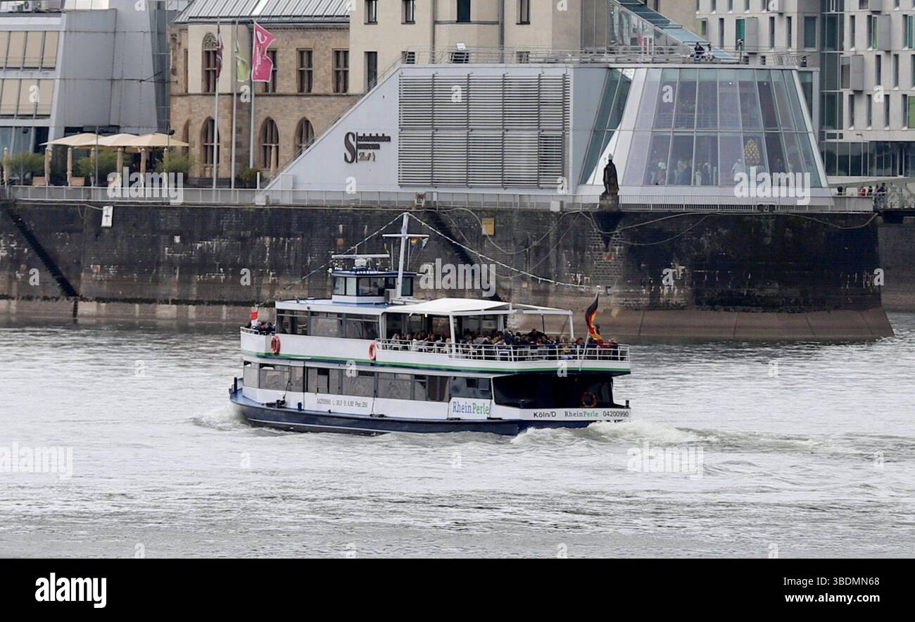 Cologne, Germany. 25th May, 2025. The MS Rheinperle sails past the ...