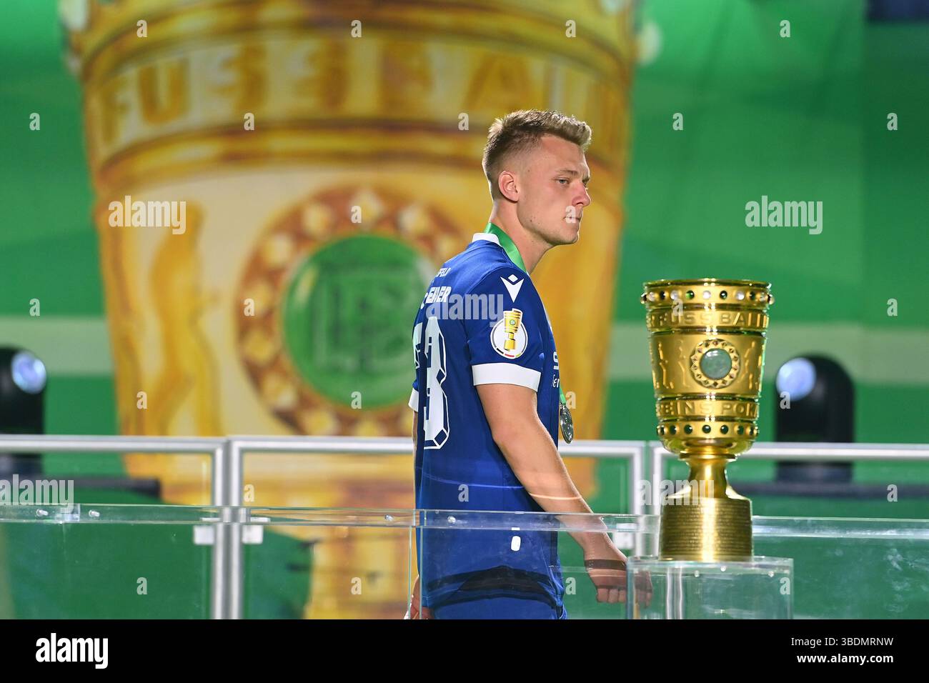 Leon SchNEIDER (BI) walks past the cup, cup, trophy, award ceremony. Football/82nd DFB Cup Final ...