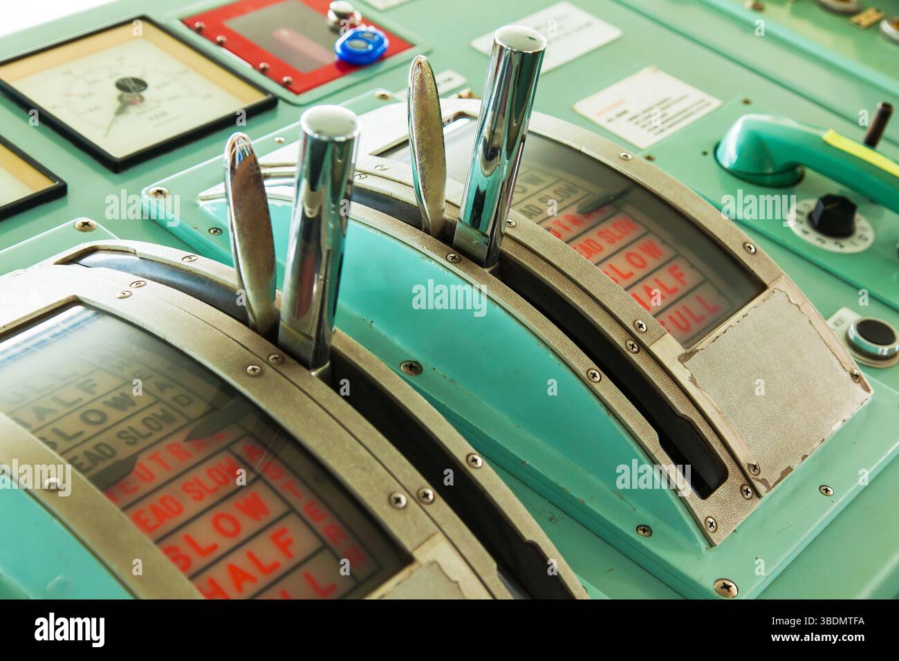 Speed control device on board the ship. Ship speed control telegraph ...