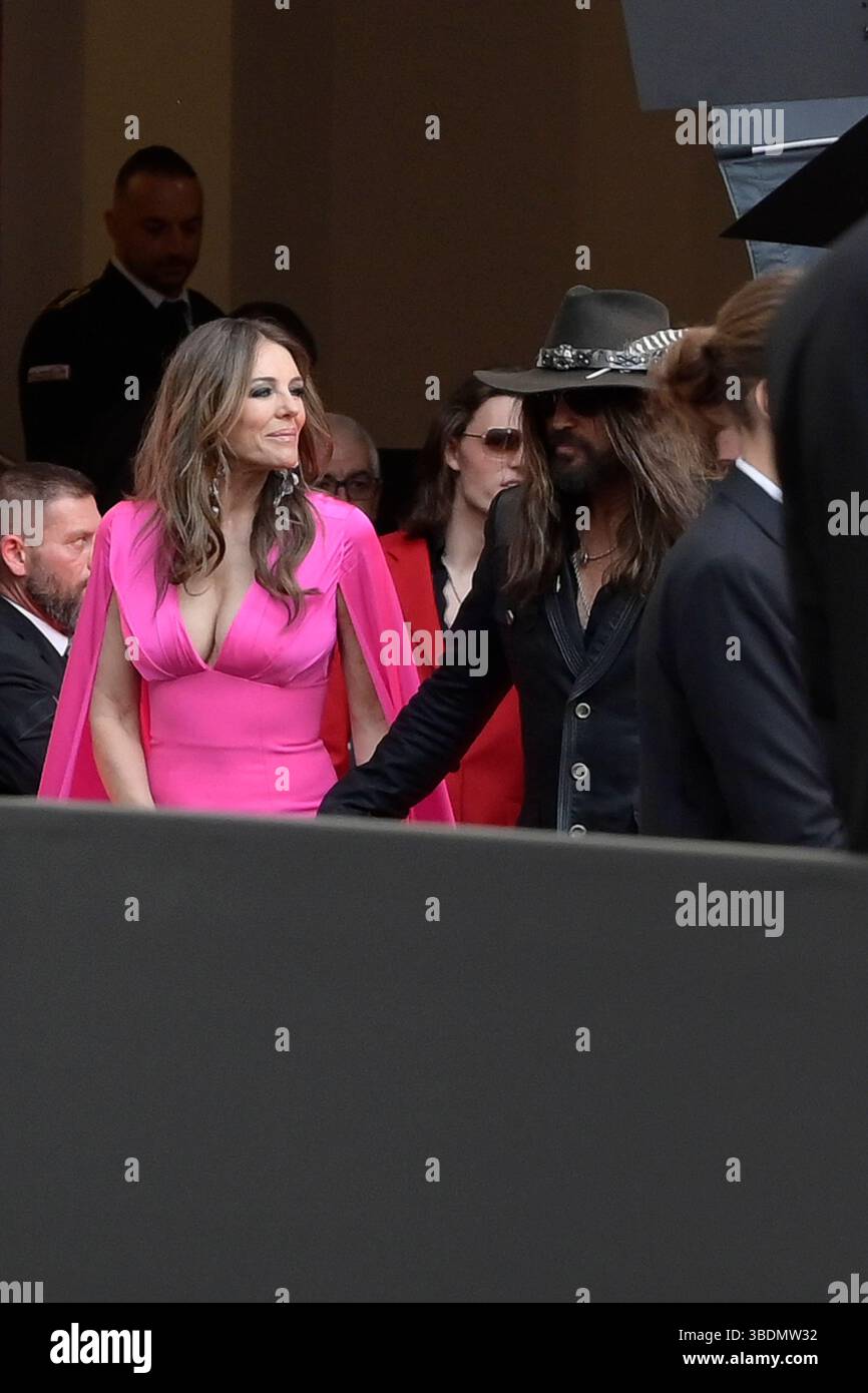 Elizabeth Hurley, Damian Hurley und Billy Ray Cyrus beim ...