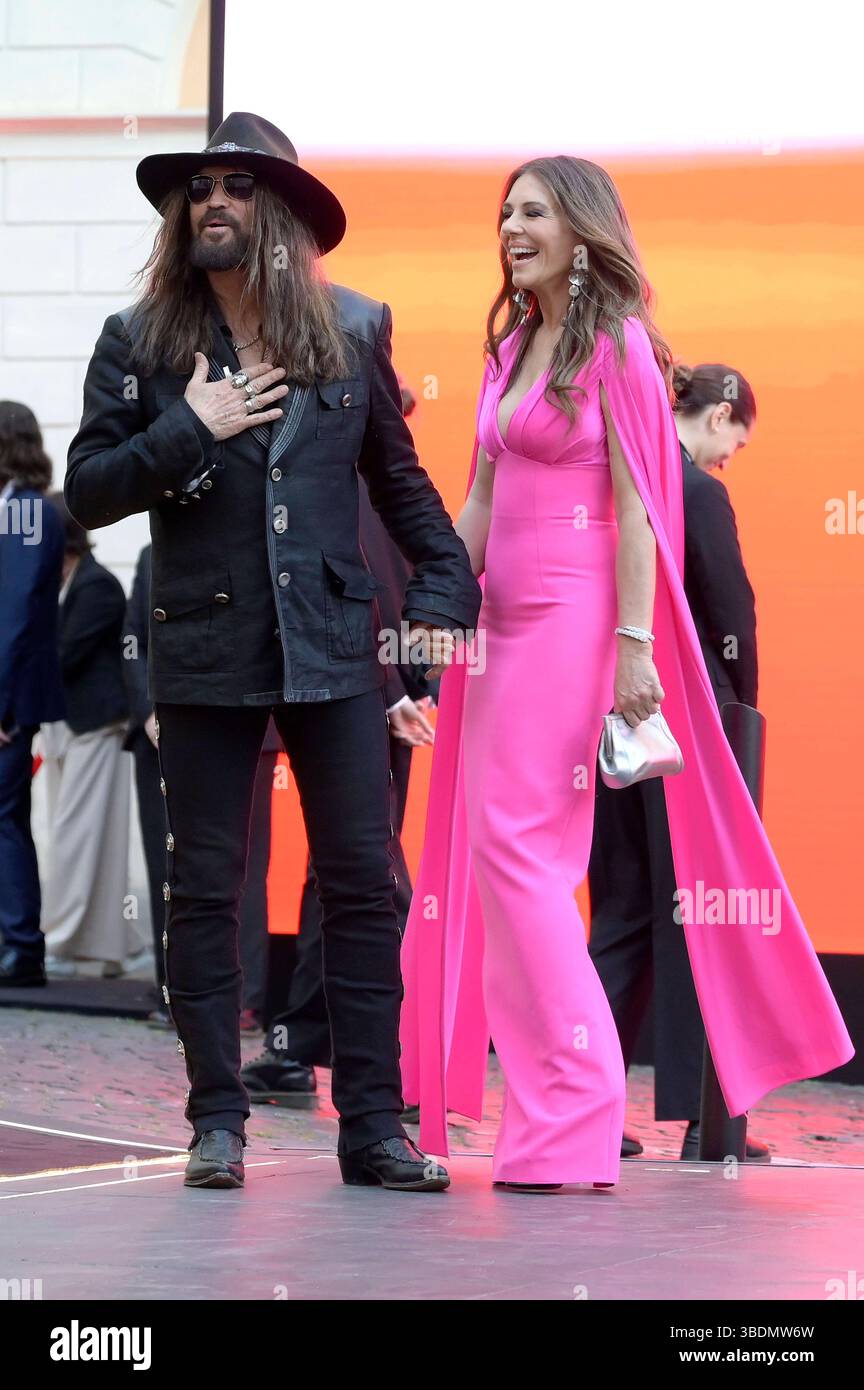 Billy Ray Cyrus und Elizabeth Hurley beim Eröffnungsdinner der ...