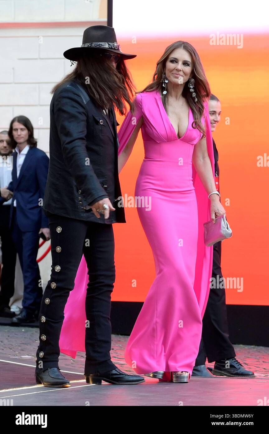 Billy Ray Cyrus und Elizabeth Hurley beim Eröffnungsdinner der ...