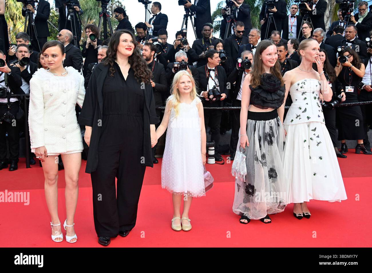 Lena Urzendowsky, Mascha Schilinski, Hanna Heckt, Laeni Geiseler in ...