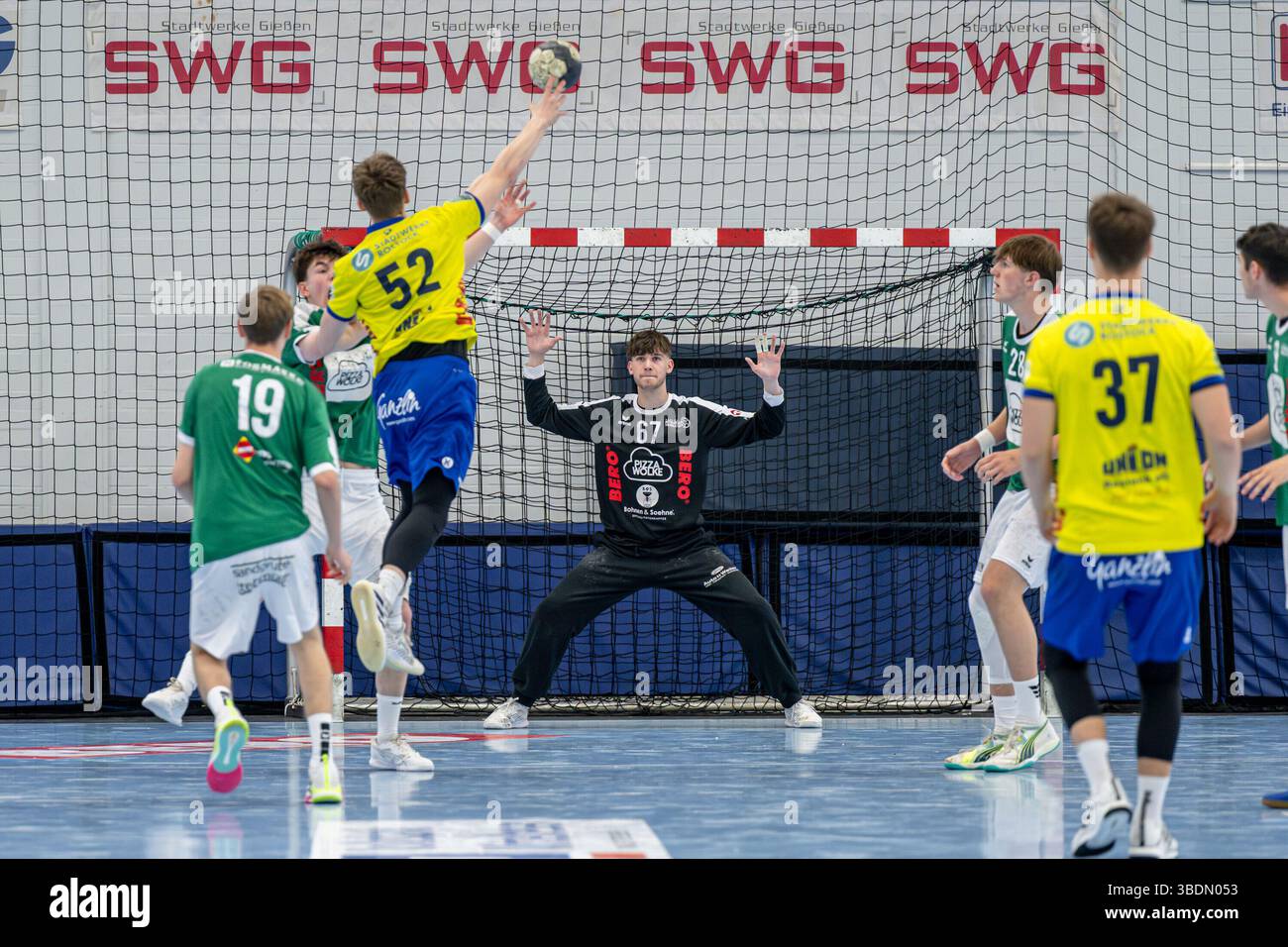 Tom Bialek (HC Empor Rostock, 52), Leander Geskes (HSG Dutenhofen/M ...