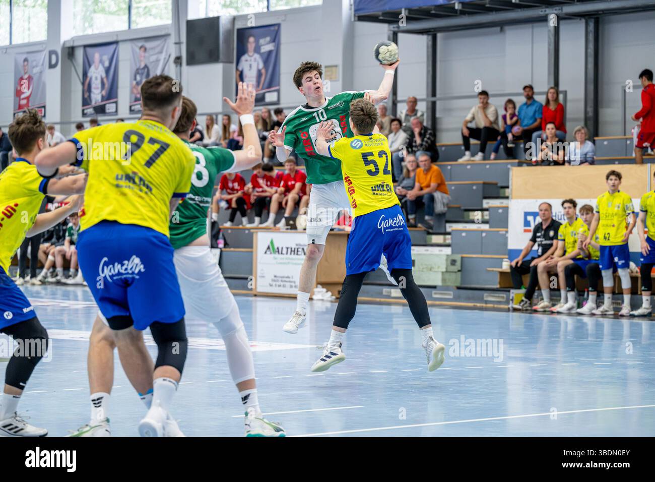 Felix Schneider (HSG Dutenhofen/M?nchholzhausen, 10), Tom Bialek (HC ...
