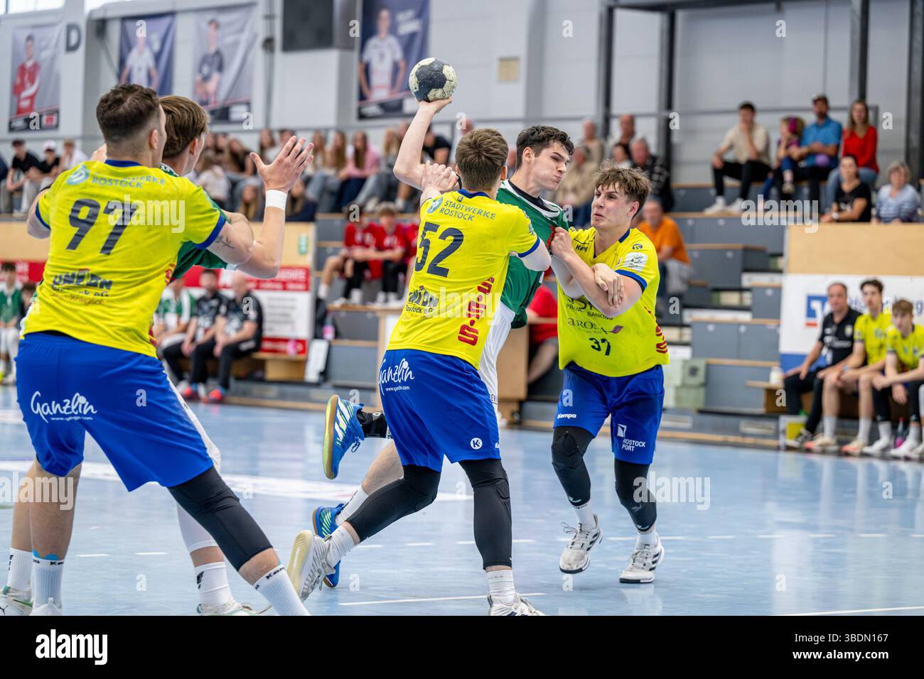 Joris van der Mei (HSG Dutenhofen/M?nchholzhausen, 9), Philip Steinberg ...