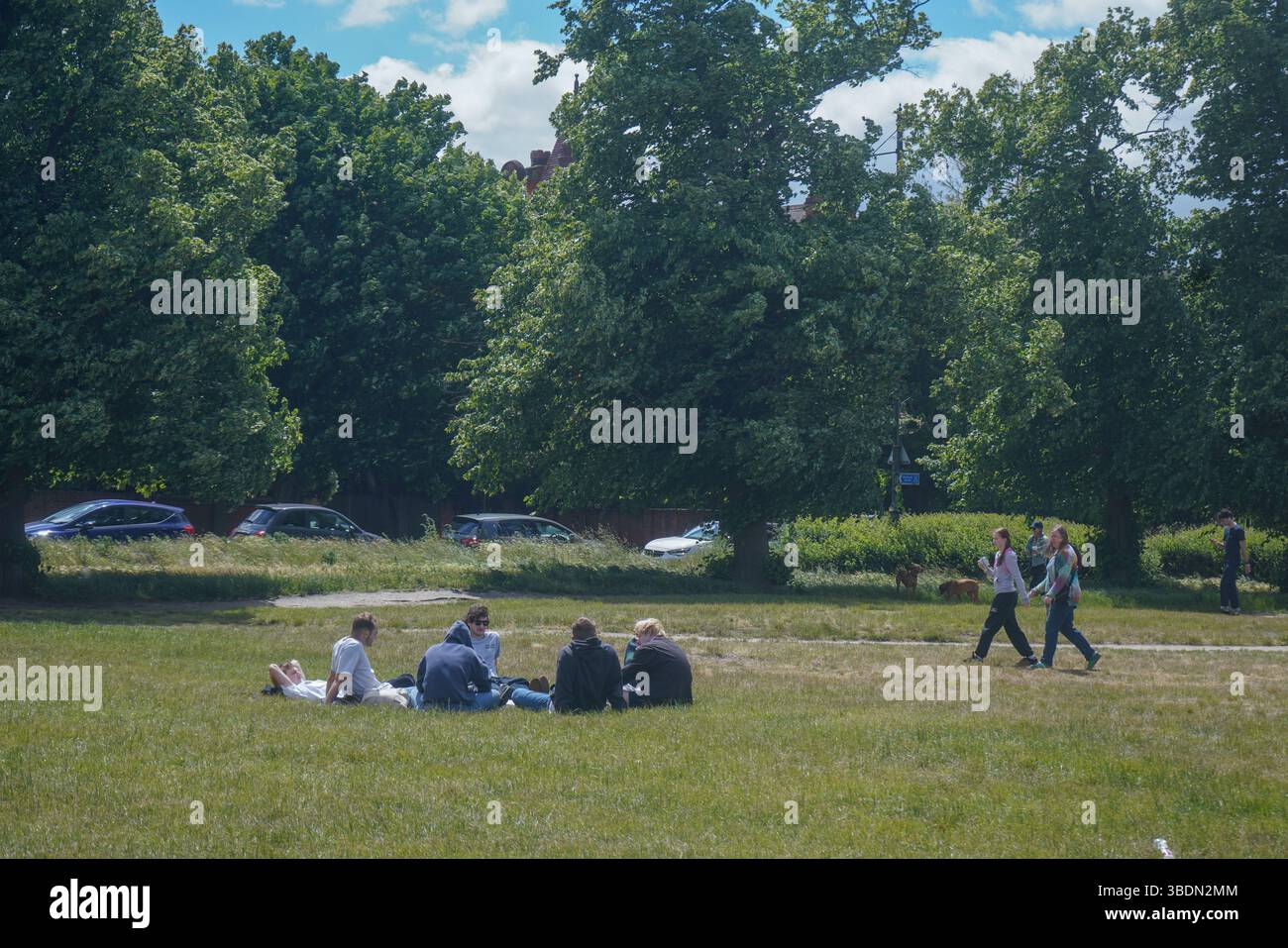 London, UK. 25 May 2025. People enjoying the sunshine on Wimbledon ...