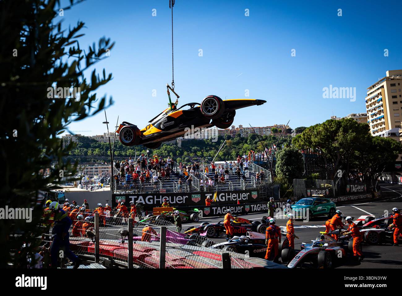 17 DUNNE Alex (irl), Rodin Motorsport, Dallara F2 2024, after T1 crash ...