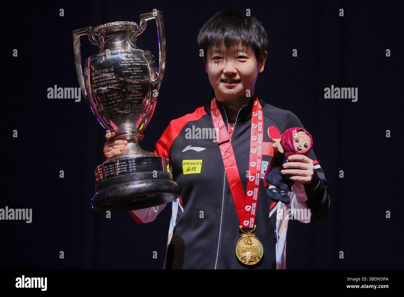 China's Sun Yingsha celebrates with her trophy after defeating ...