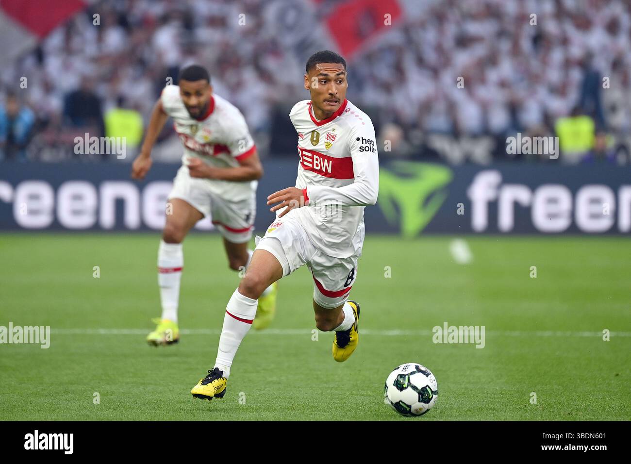Enzo MILLOT (VFB Stuttgart), action, single action, single image ...