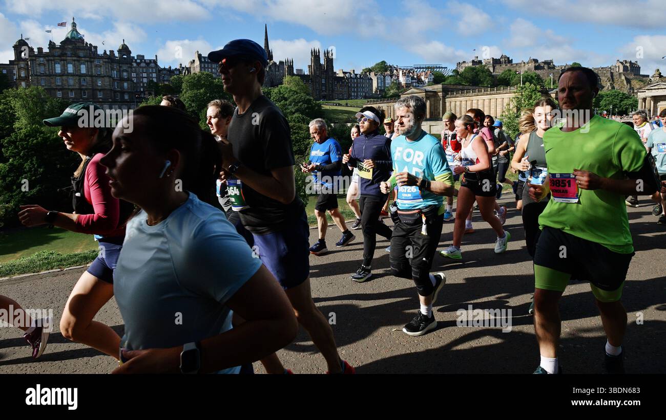 Edinburgh Scotland, UK 25 May 2025. Thousands of runners take part in ...