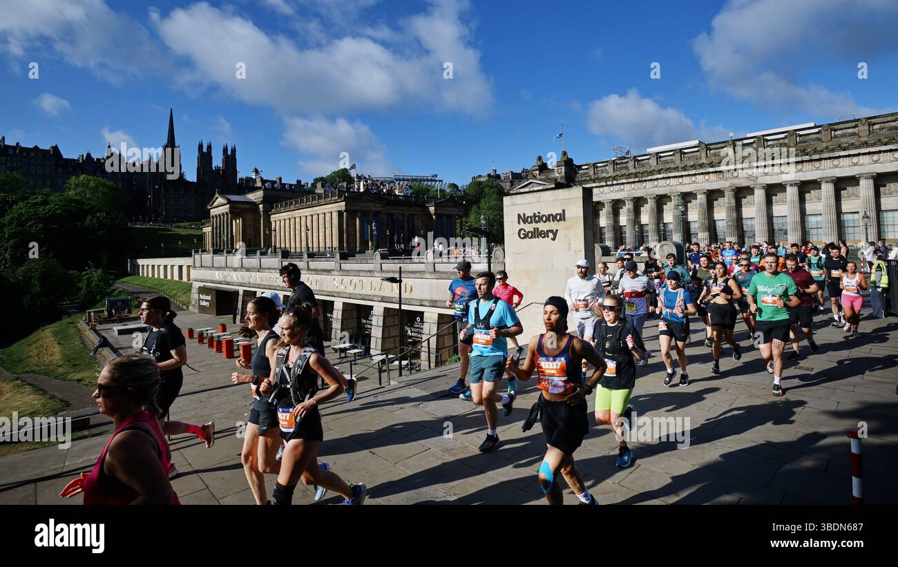 Edinburgh Scotland, UK 25 May 2025. Thousands of runners take part in ...