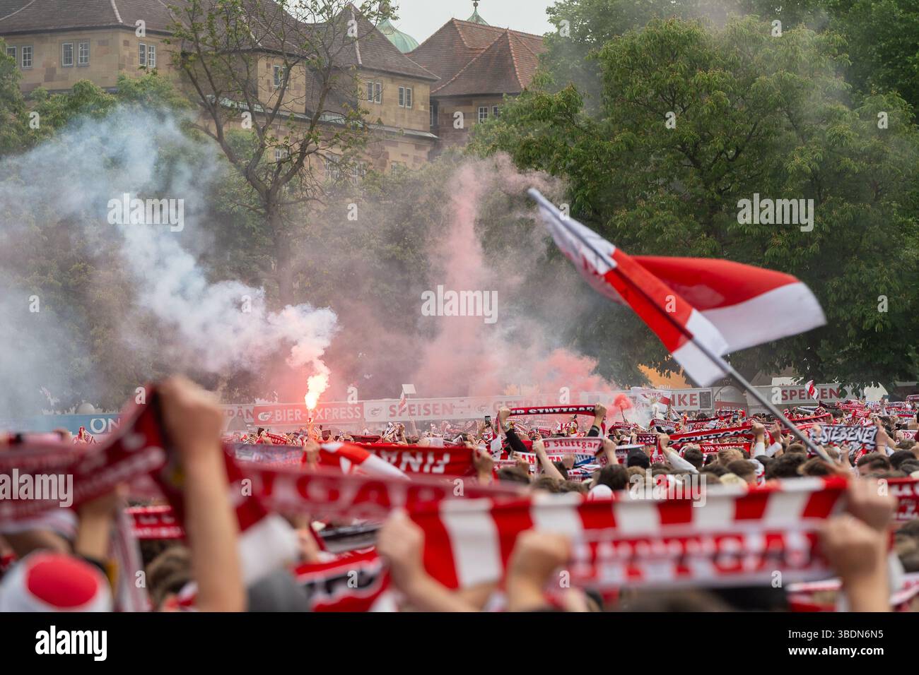 Stuttgart, Deutschland. 24th May, 2025. Pyro wird auf dem Schlossplatz ...
