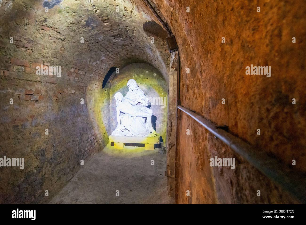 Stephansdom catacombs hi-res stock photography and images - Alamy