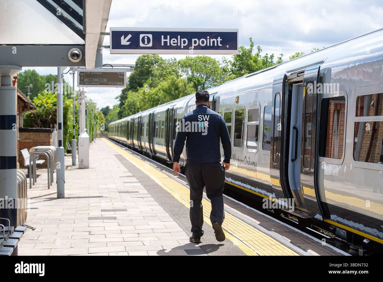 Datchet, Berkshire, UK. 25th May, 2025. A South Western Railway train and guard at Datchet ...