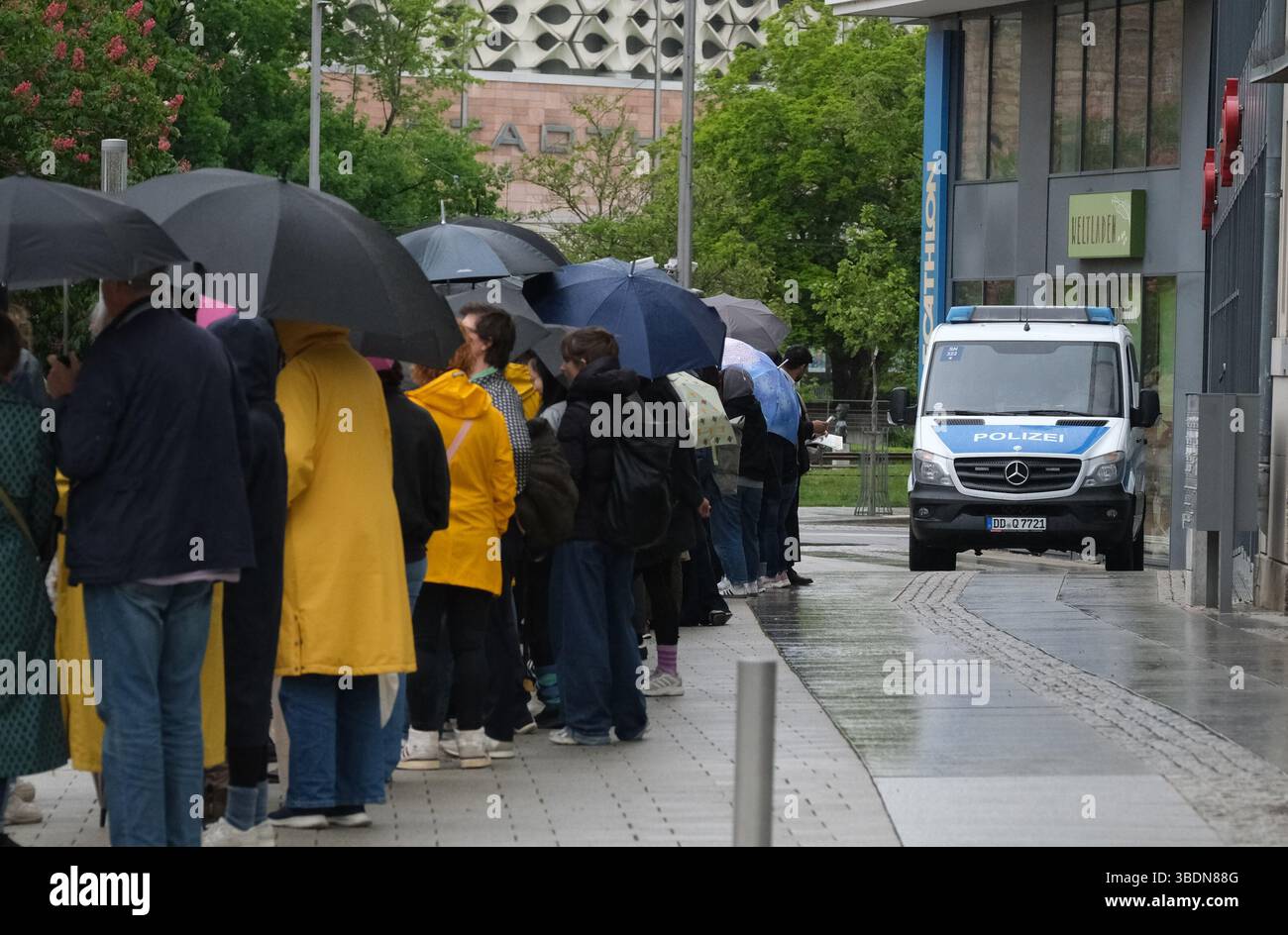 25 May 2025, Saxony, Chemnitz: Visitors to the newly opened ...