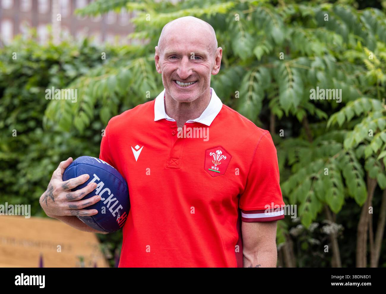 Gareth Thomas, Welsh Rugby legend, wearing the Welsh Rugby kit, HIV ...