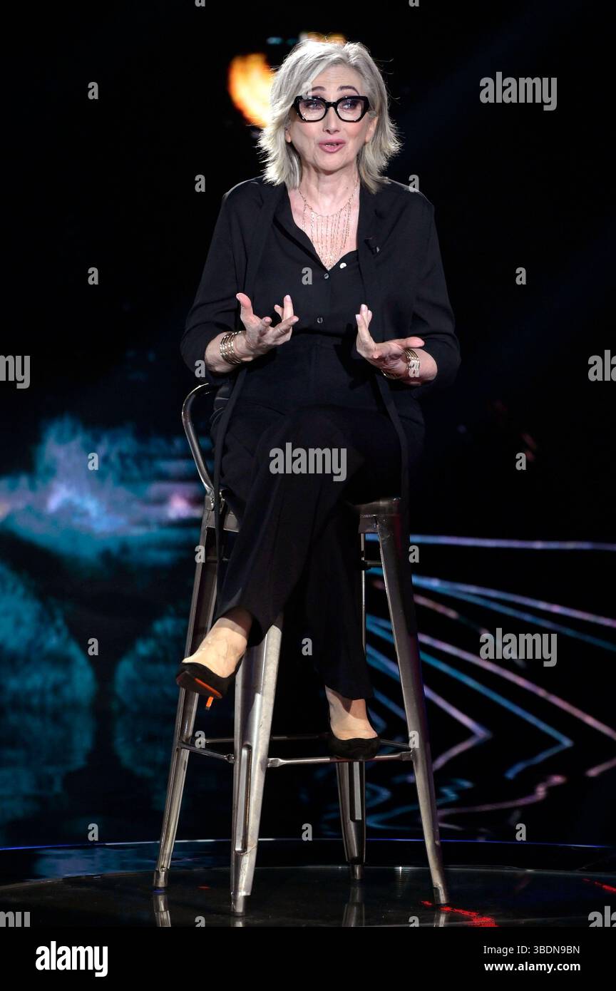 Lunetta Savino in der Rai-Talkshow Belve 2025 in den Fabrizio Frizzi ...