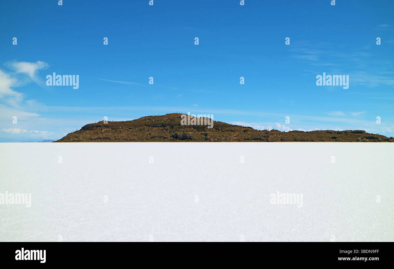 Amazing Rocky Outcrop in the middle of Uyuni Salt Flats Known as Isla ...