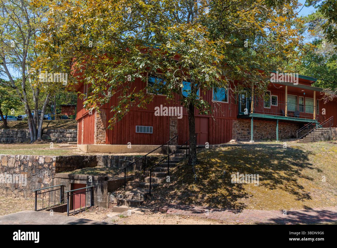 Lake Catherine Visitor Center building in Lake Catherine State Park ...