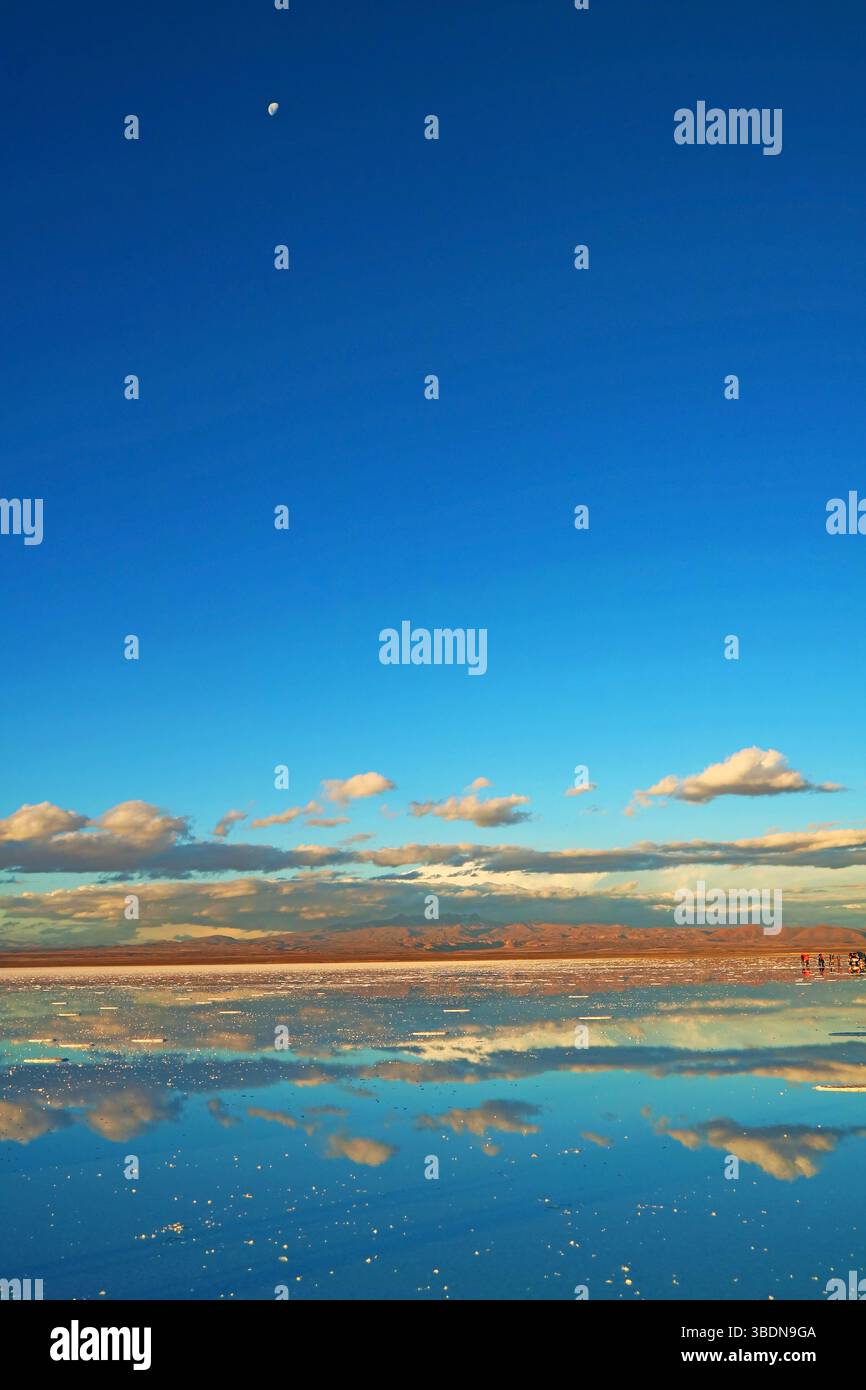 Amazing salar de uyuni mirror hi-res stock photography and images - Alamy